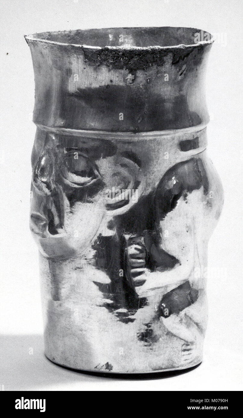 Humpback Figure Beaker MET vs1978 412 173 Stock Photo - Alamy