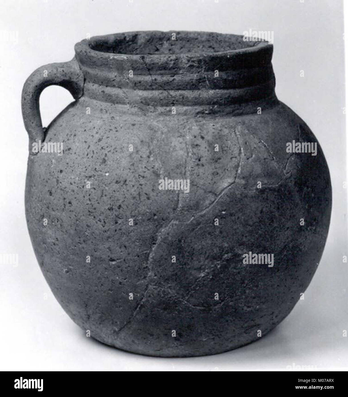 Jar MET me33 175 81 Stock Photo - Alamy