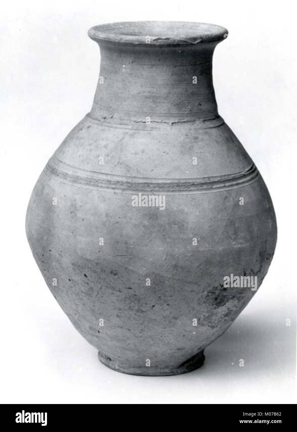 This ancient pottery jar in the MET collection highlights design and ...