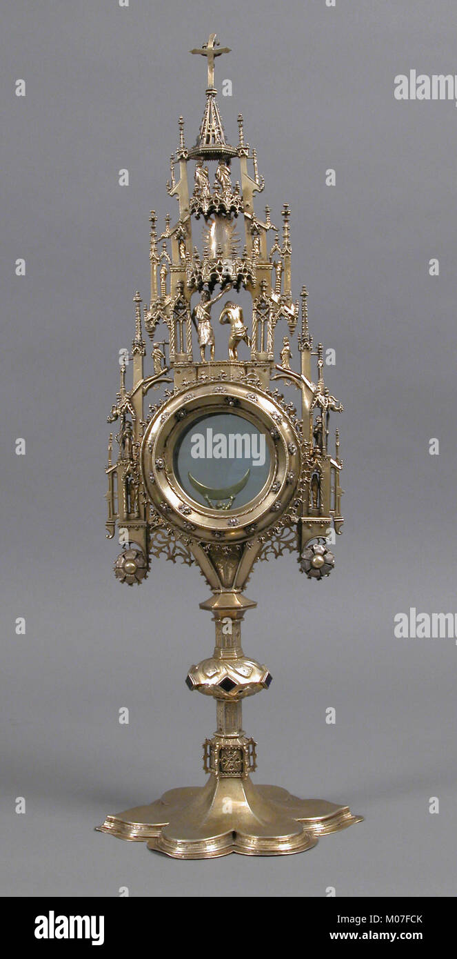 Host in catholic church hi-res stock photography and images - Alamy