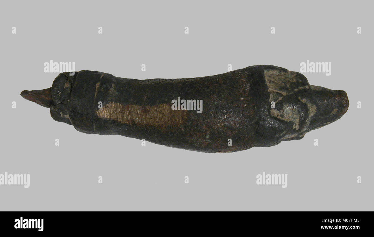 This key handle (MET sf06-176-32s2) is a historical artifact ...