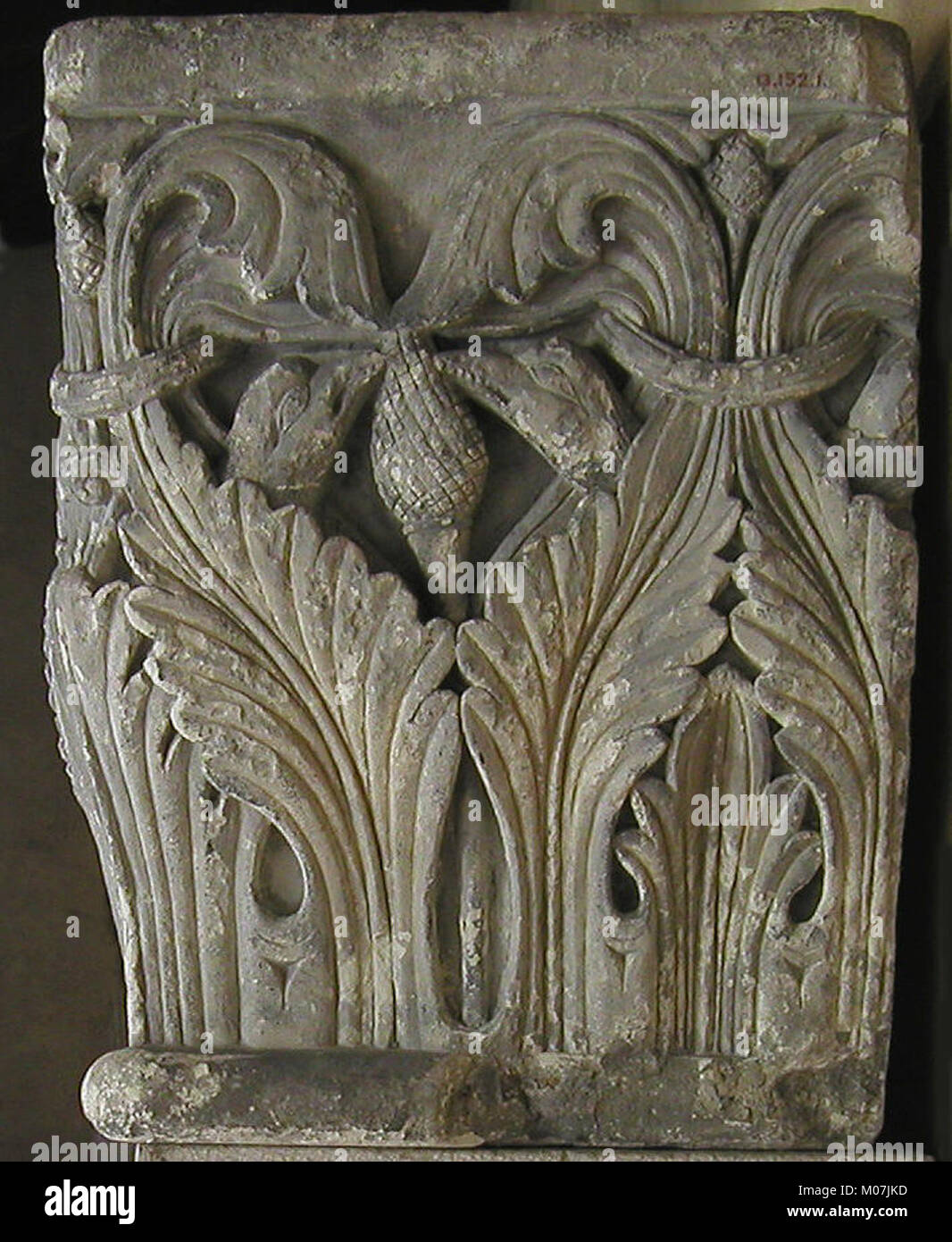 Acanthus leaf carving hi-res stock photography and images - Alamy