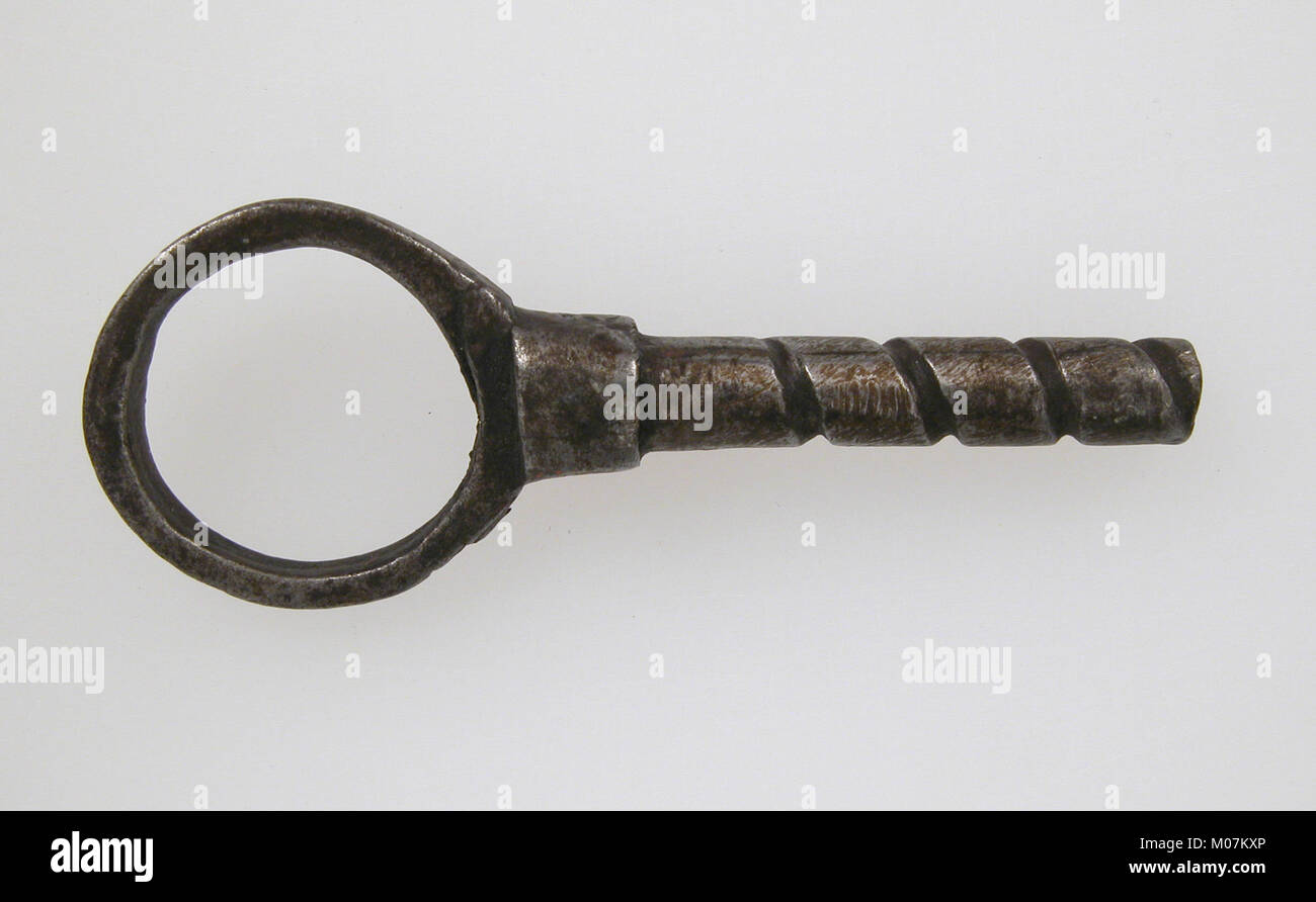 A key from the MET collection, cataloged as sf87-11-89s1131 ...