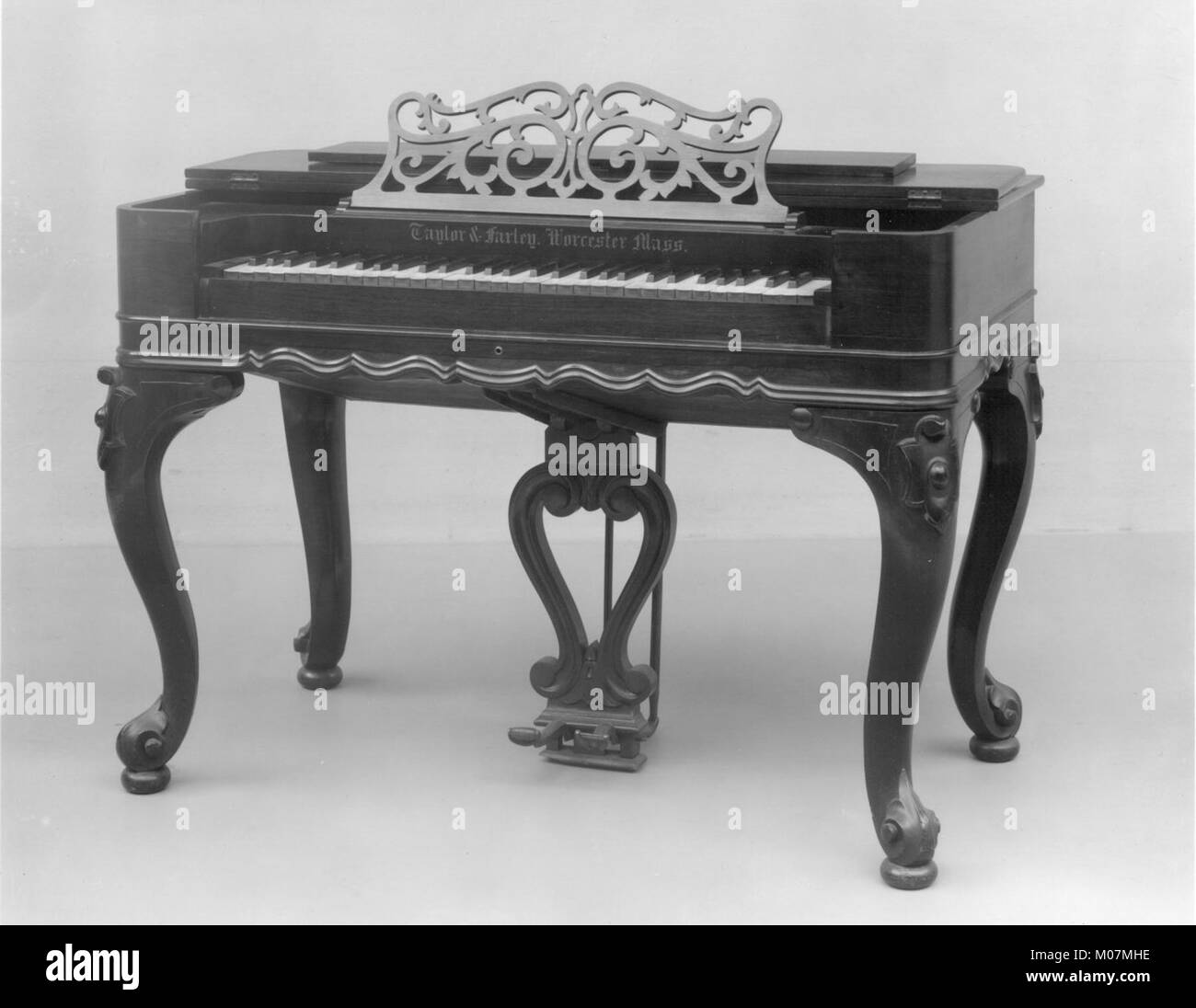 Musical instrument bellows Black and White Stock Photos & Images - Alamy