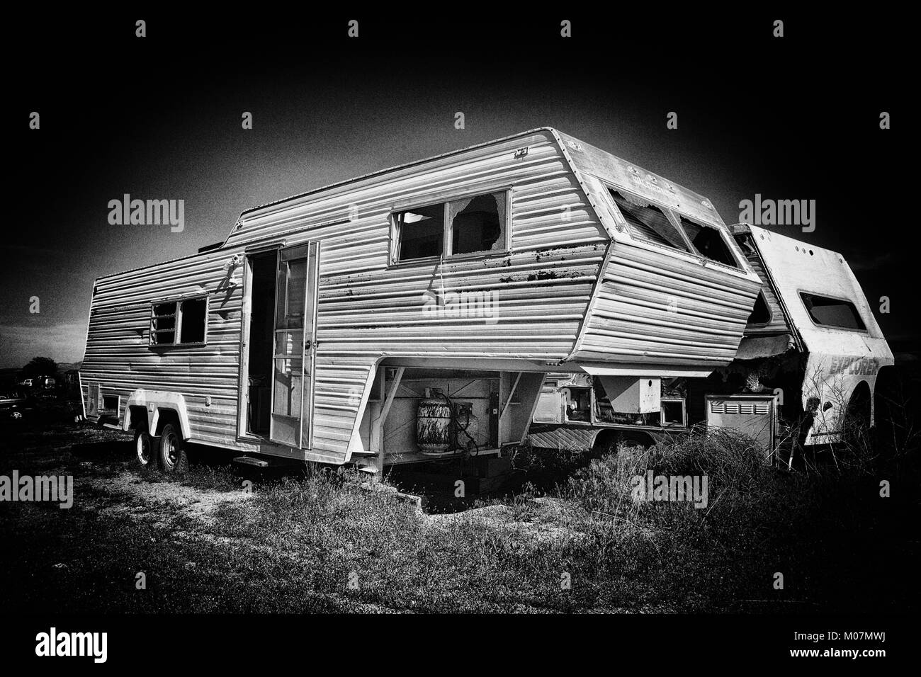 Old mobile home Stock Photo - Alamy