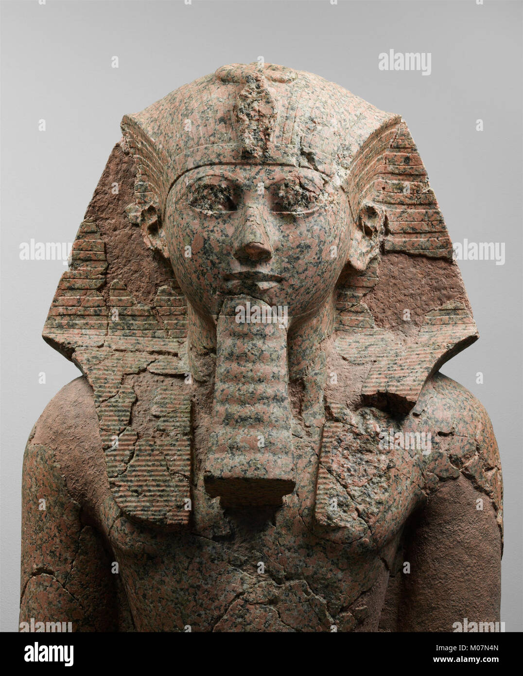 Kneeling statue of hatshepsut hi-res stock photography and images - Alamy