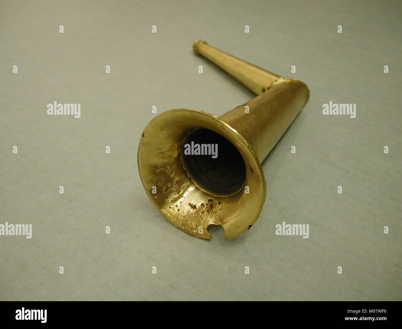 Ancient musical horn hi-res stock photography and images - Alamy