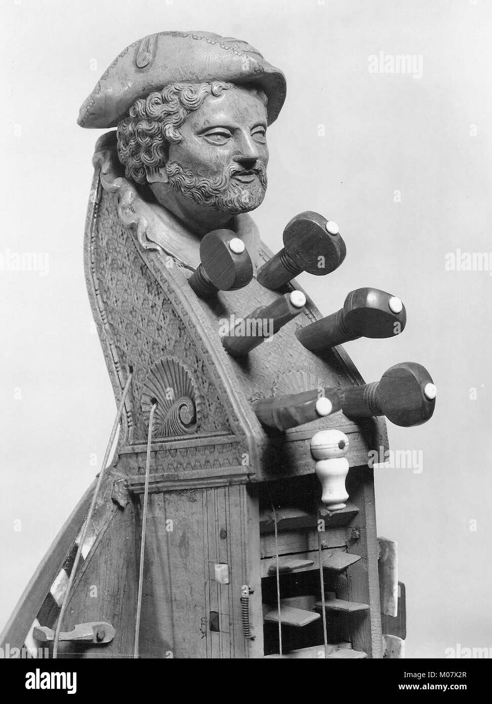 Hurdy gurdy Black and White Stock Photos & Images - Alamy