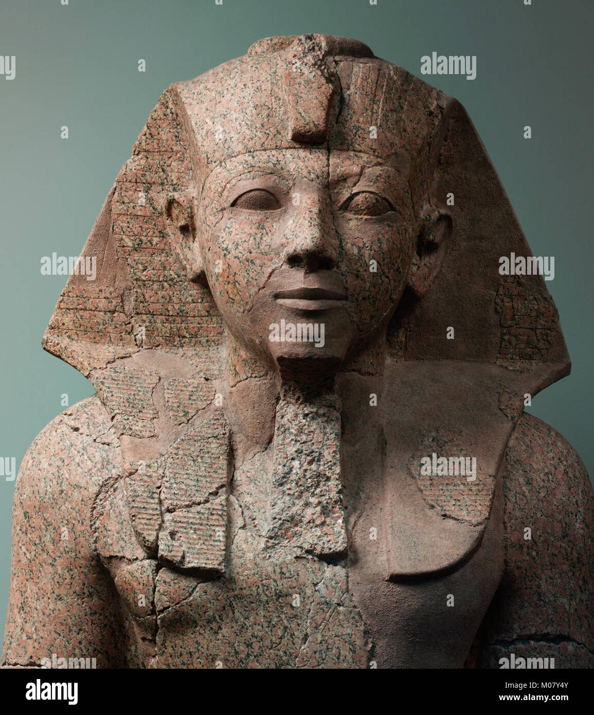 Hatshepsut egypt statue museum hi-res stock photography and images - Alamy