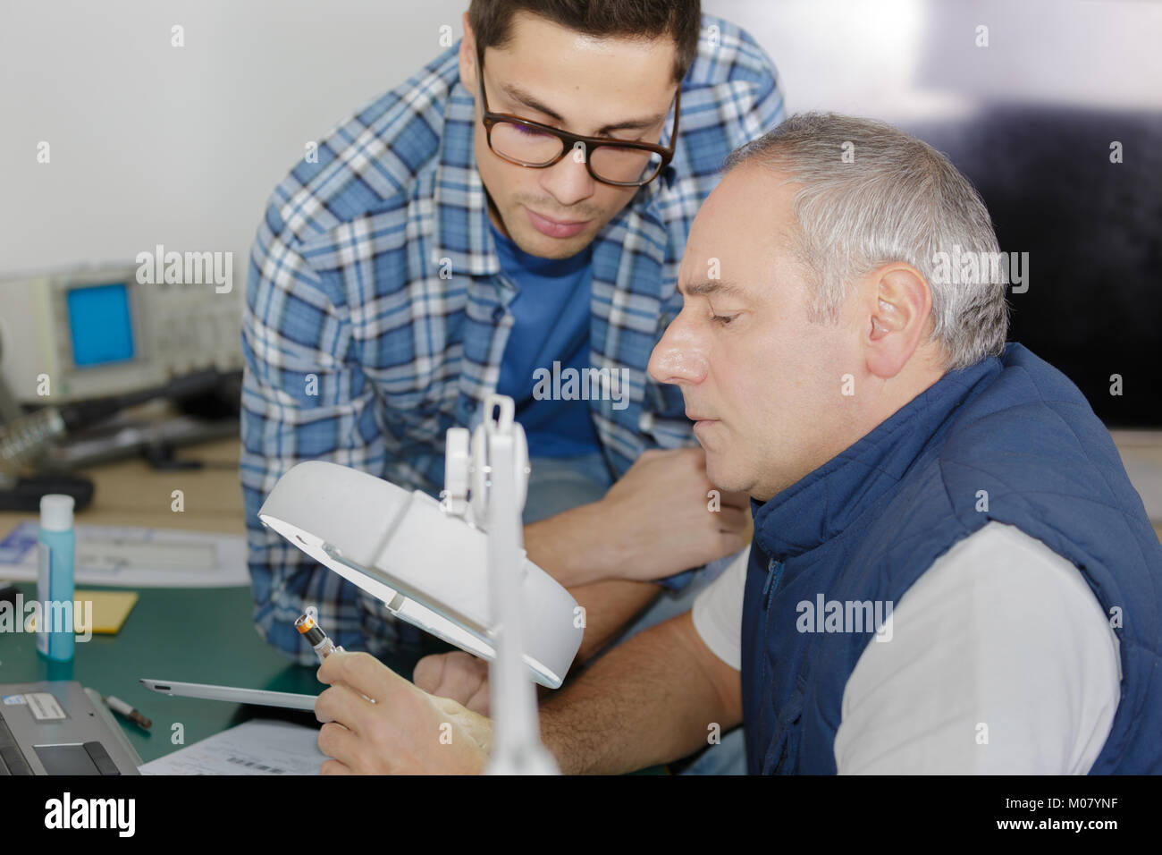 Inspecting jewelry hi-res stock photography and images - Alamy