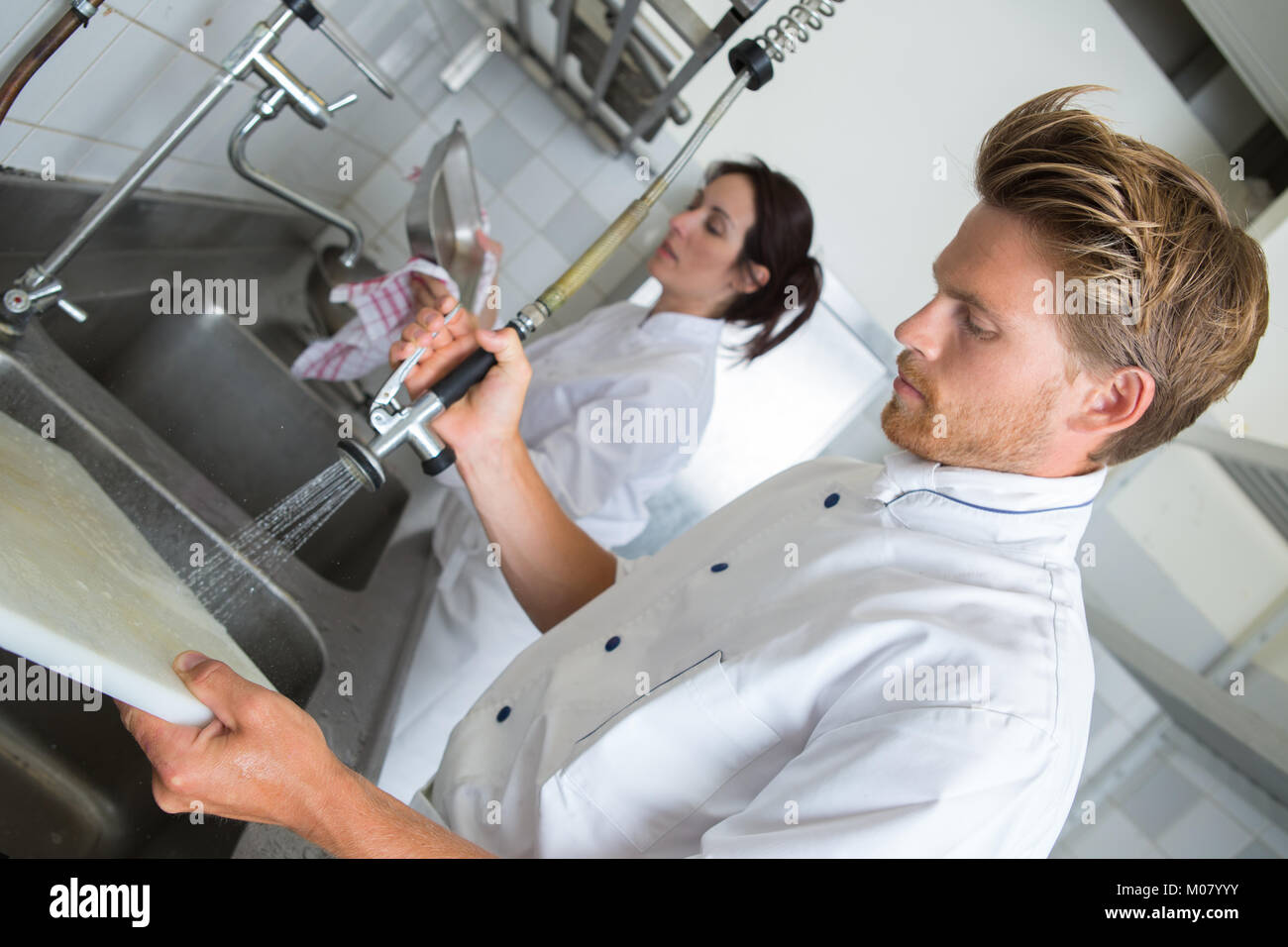 Chef washing chopping board Stock Photo - Alamy