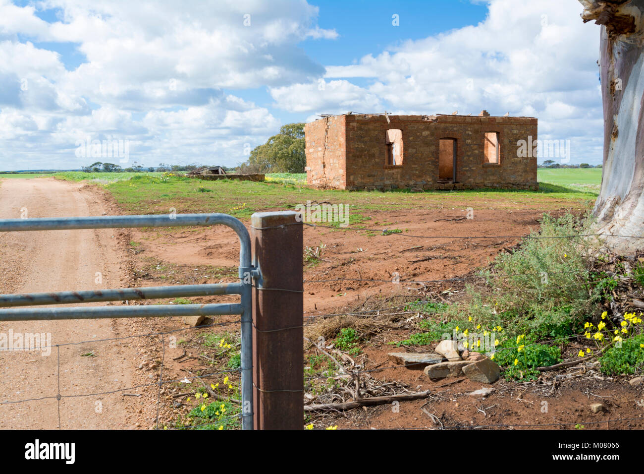 Australian homestead ruins hi-res stock photography and images - Alamy