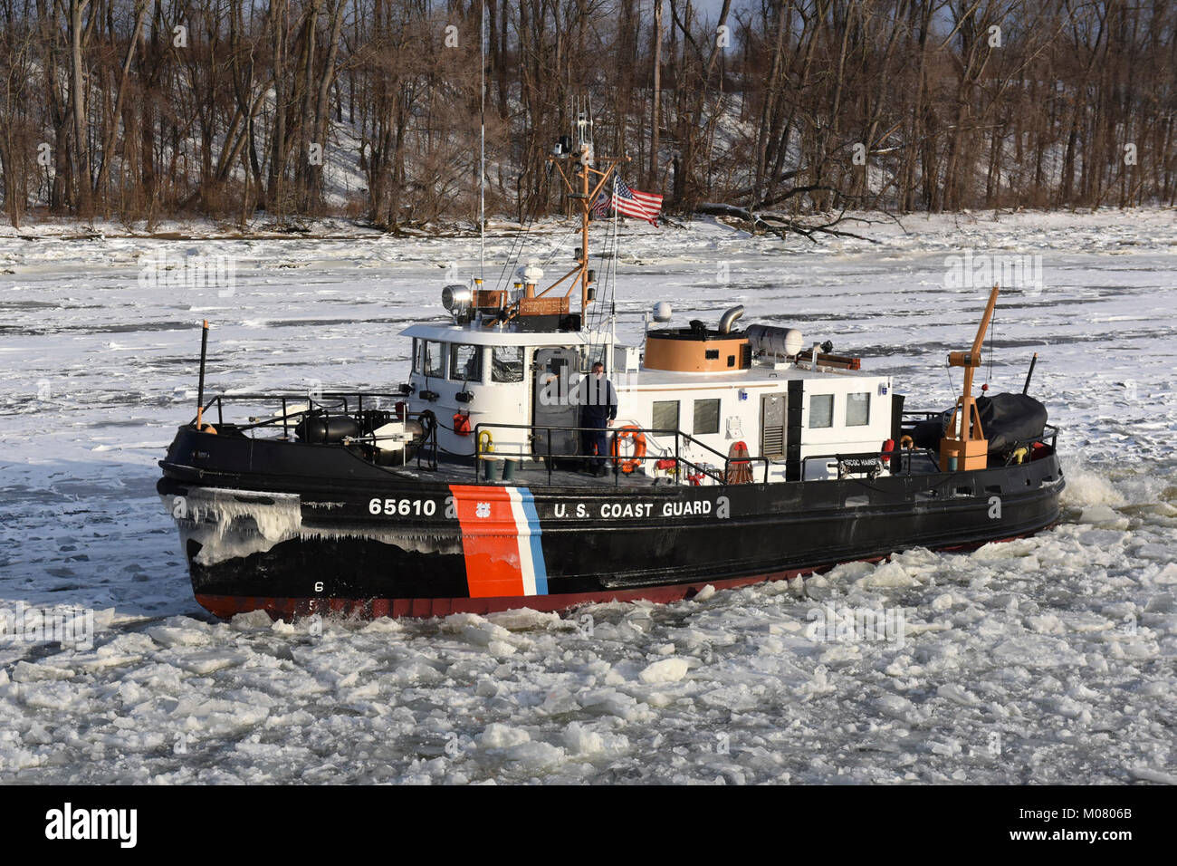 Coast Guard Cutter Hawser, a 65-foot Small Harbor Tug, transits north ...