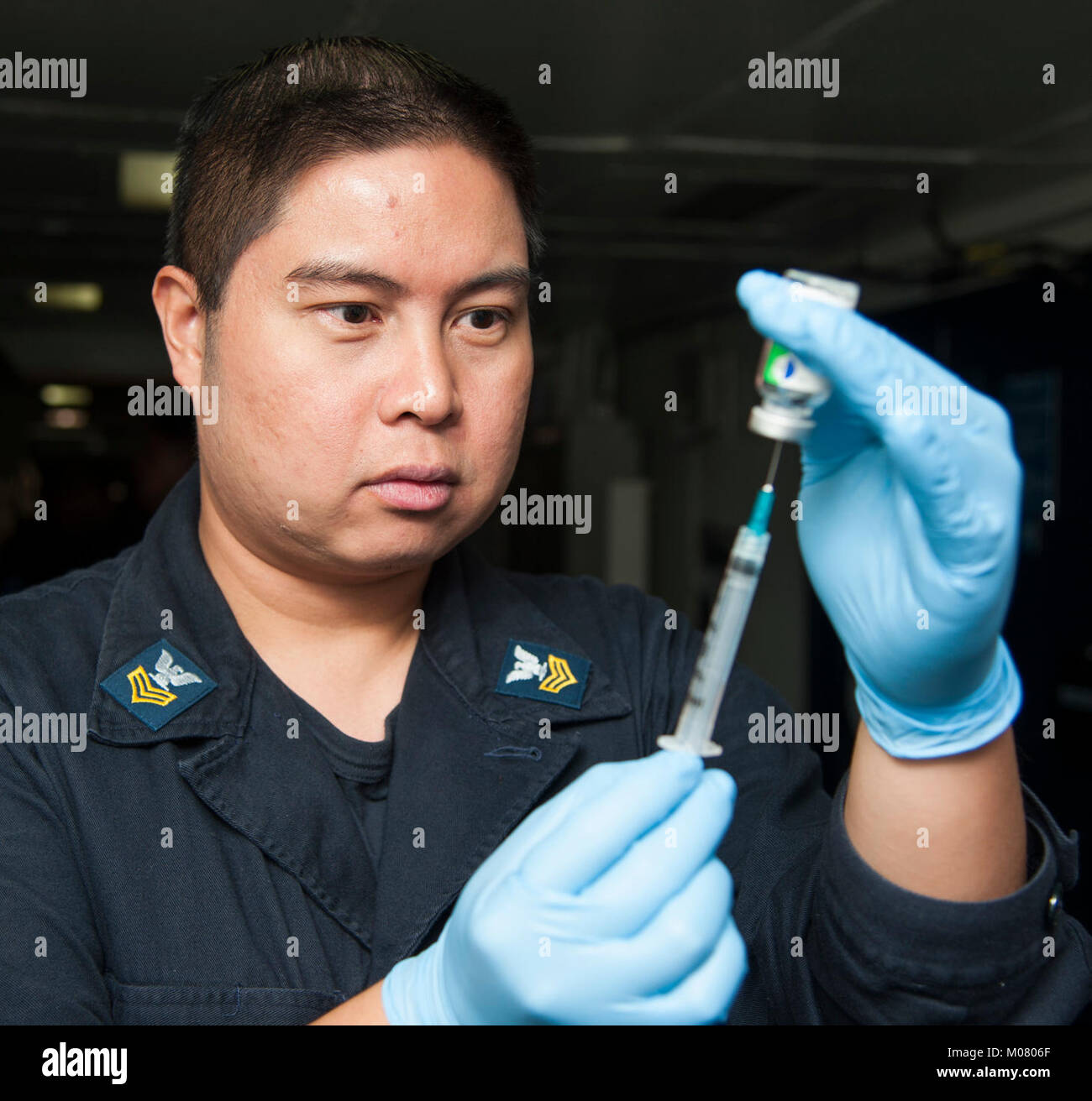 PACIFIC OCEAN (Jan. 5, 2018) Hospital Corpsman 1st Class Mark Canlas ...