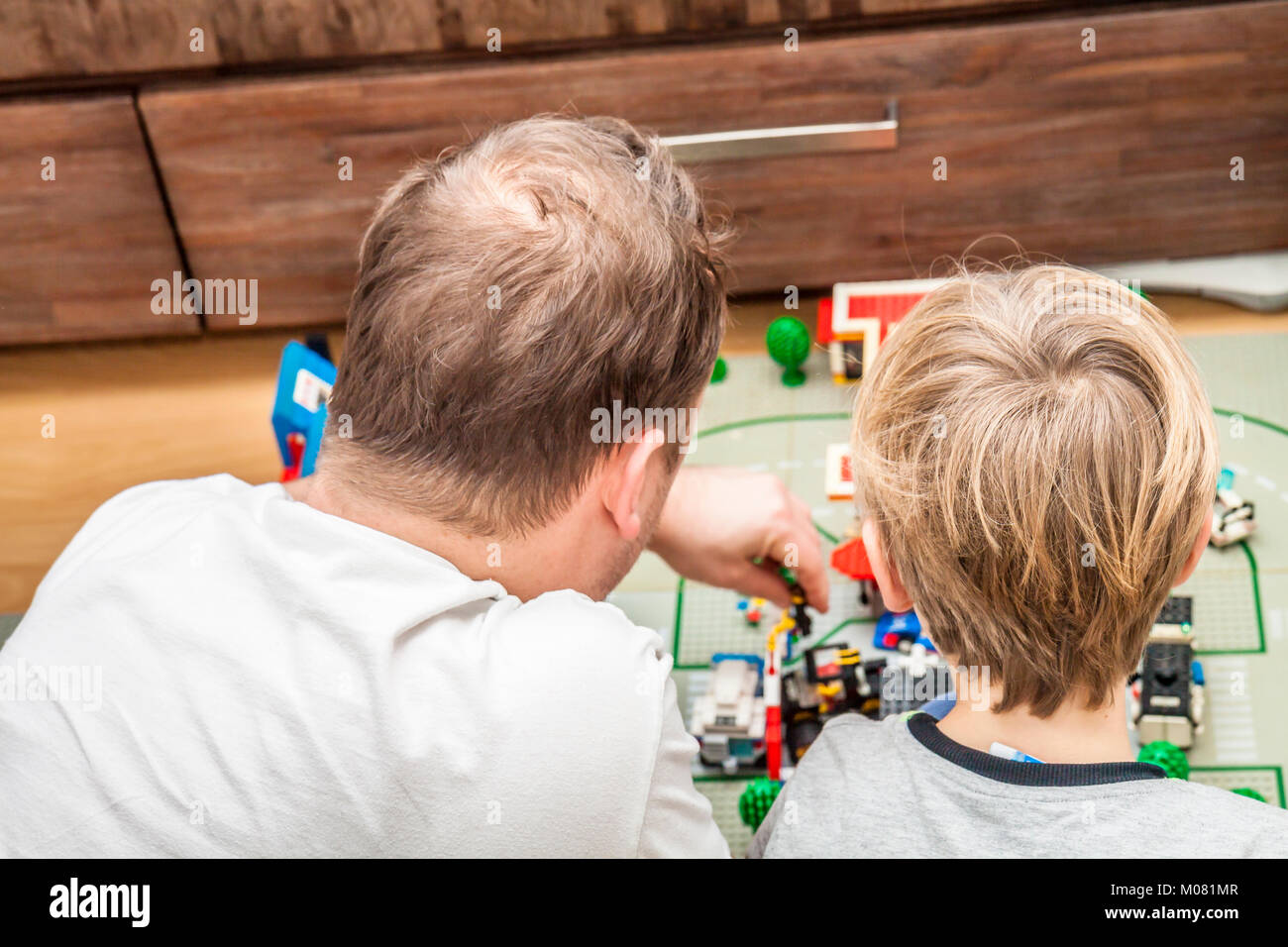 Father son block toy hi-res stock photography and images - Alamy