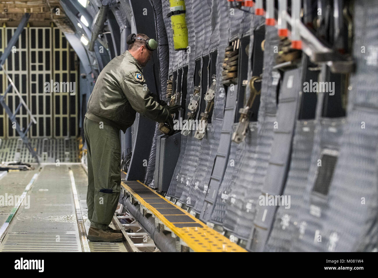 512th aircraft maintenance squadron hi-res stock photography and images ...