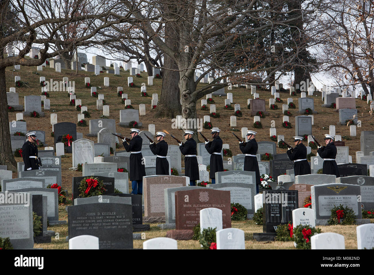 Marines with the Bravo Company firing party, Marine Barracks Washington ...