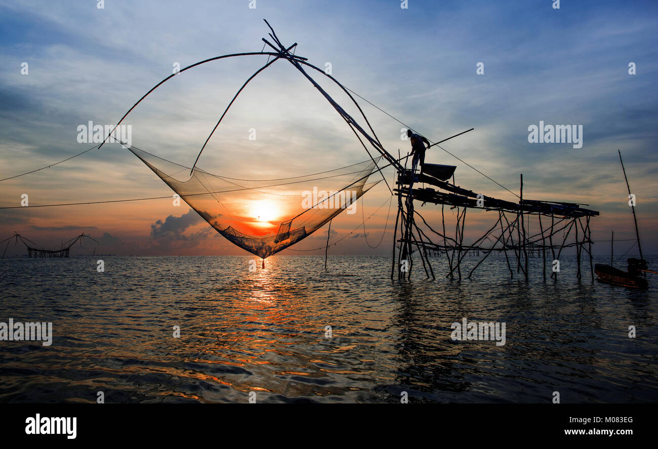 Lift net hi-res stock photography and images - Alamy