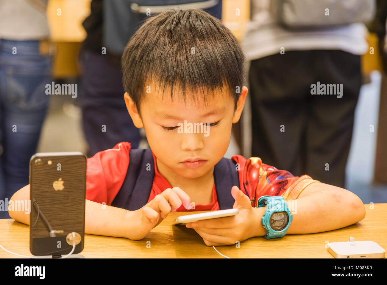 Children playing iphones hi-res stock photography and images - Alamy