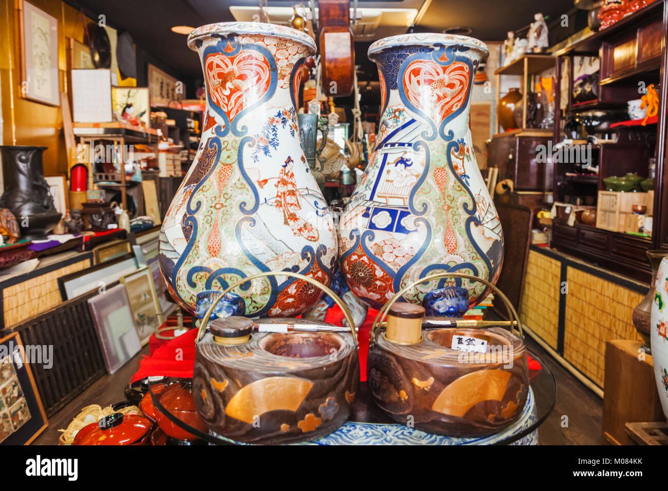 Antique shop interior hi-res stock photography and images - Alamy