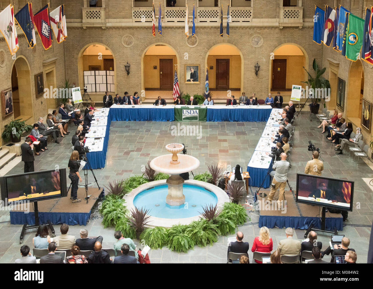 Federal office of management and budget hi-res stock photography and ...