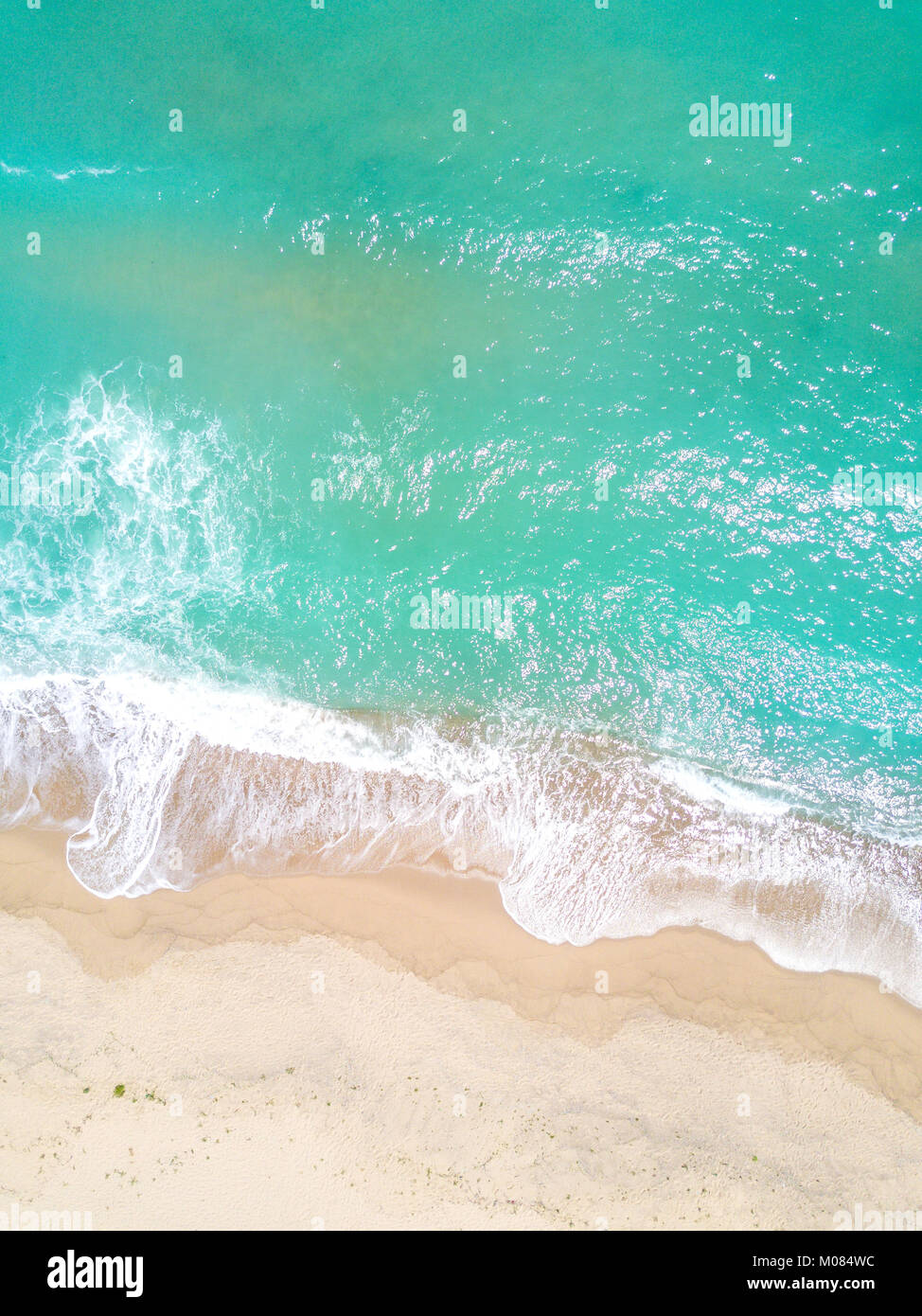 Overhead ocean waves hi-res stock photography and images - Alamy
