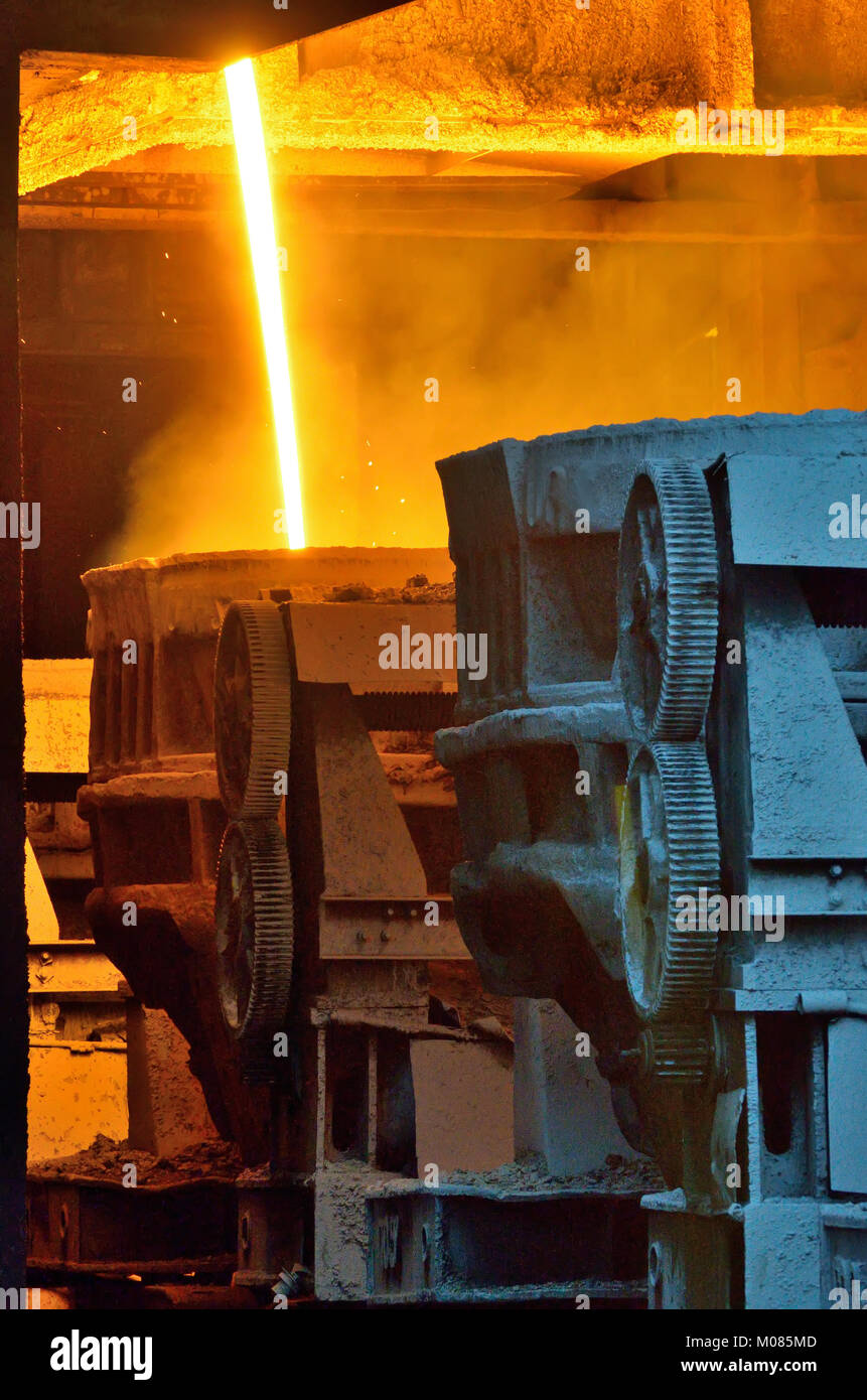 Molten metal sparks hi-res stock photography and images - Alamy