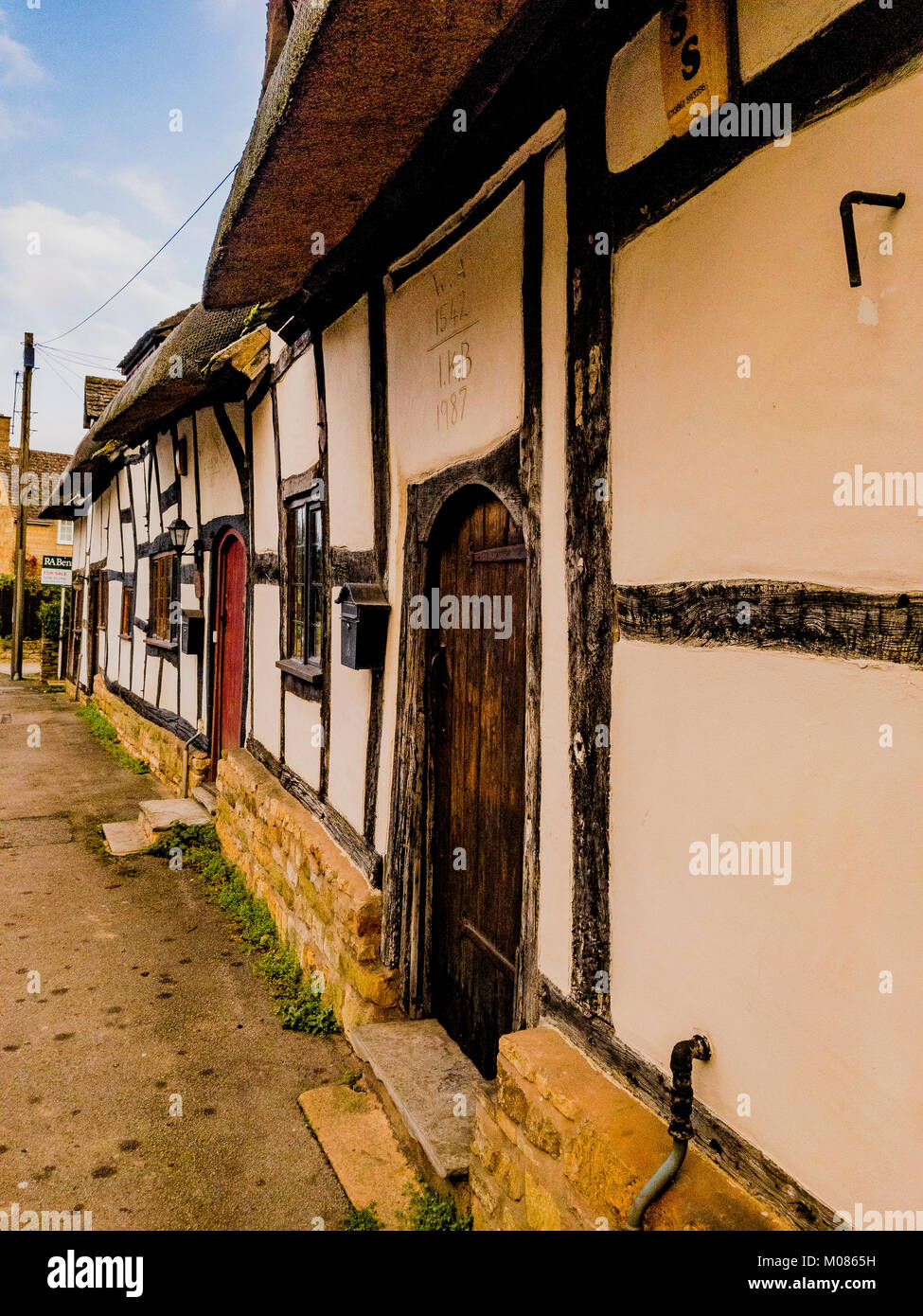 mickleton gloucestershire cotswold village street houses buildings ...