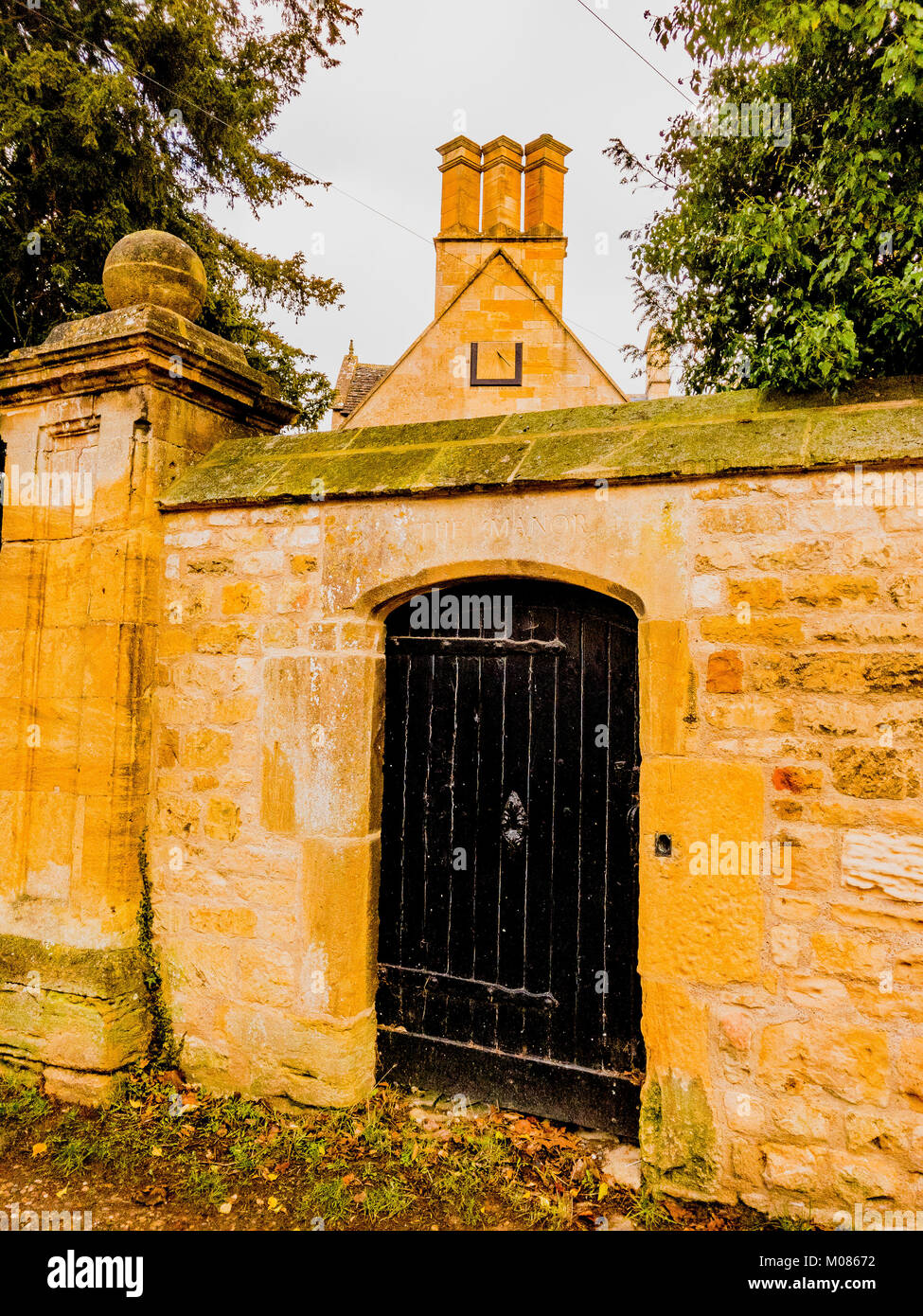mickleton gloucestershire cotswold village street houses buildings ...