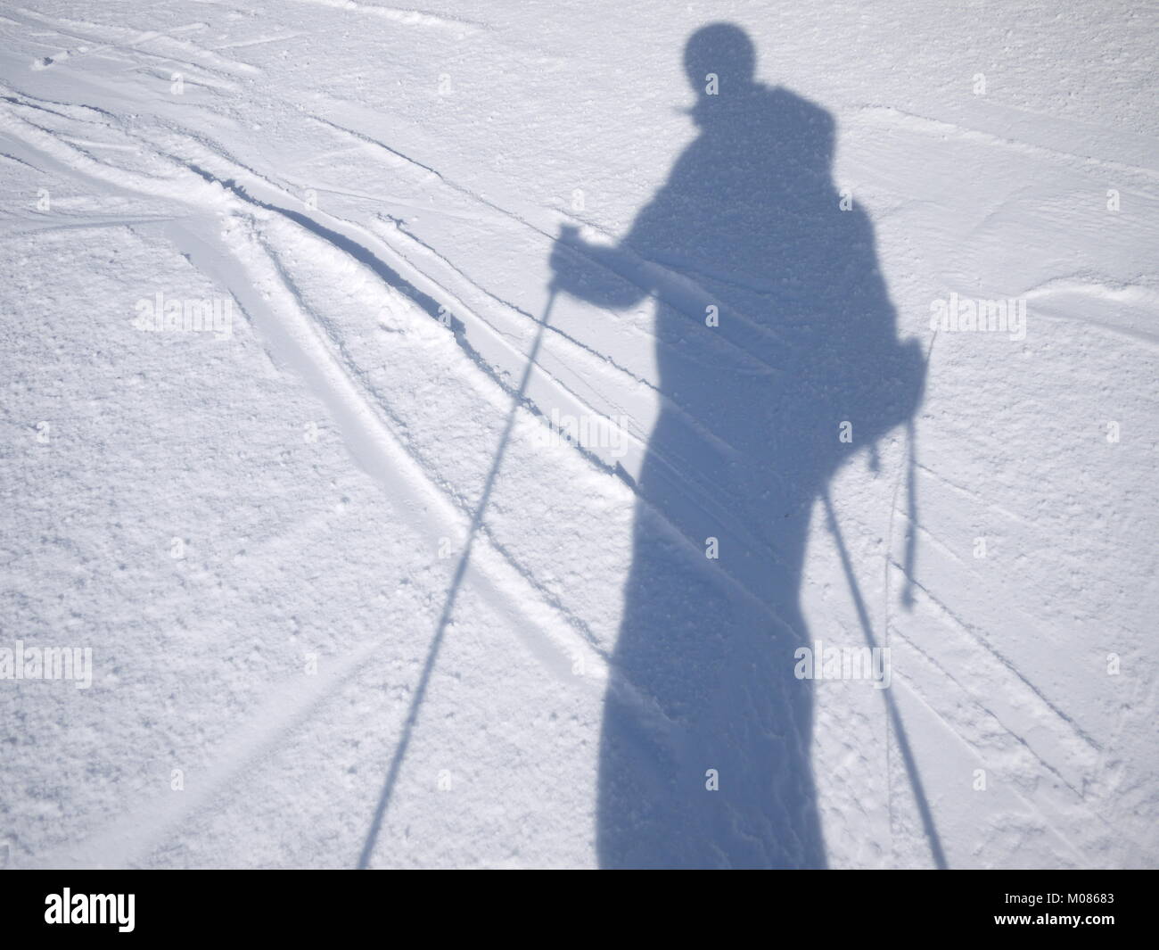 shadow someone skiing Stock Photo - Alamy