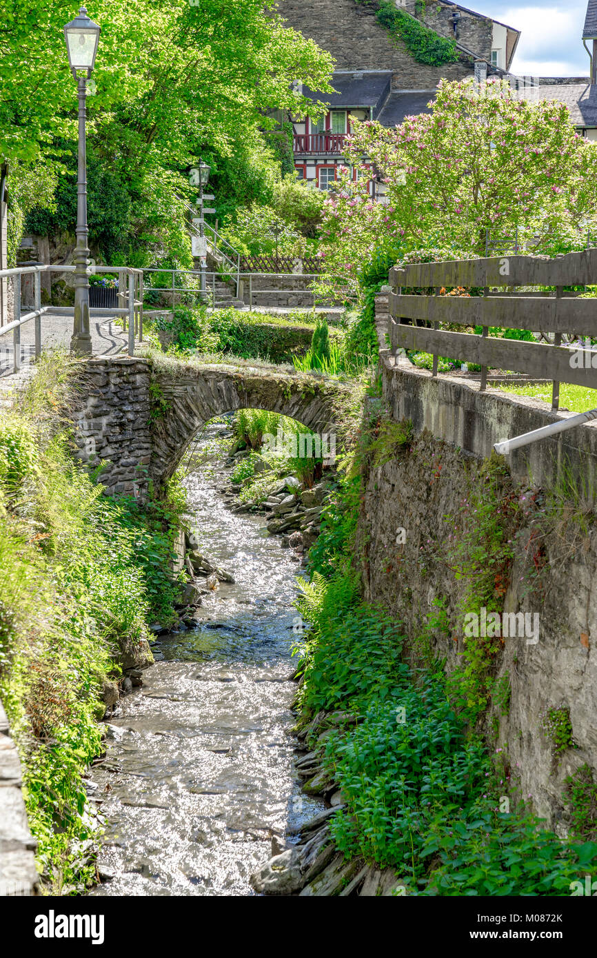 Medieval stone bridges hi-res stock photography and images - Alamy