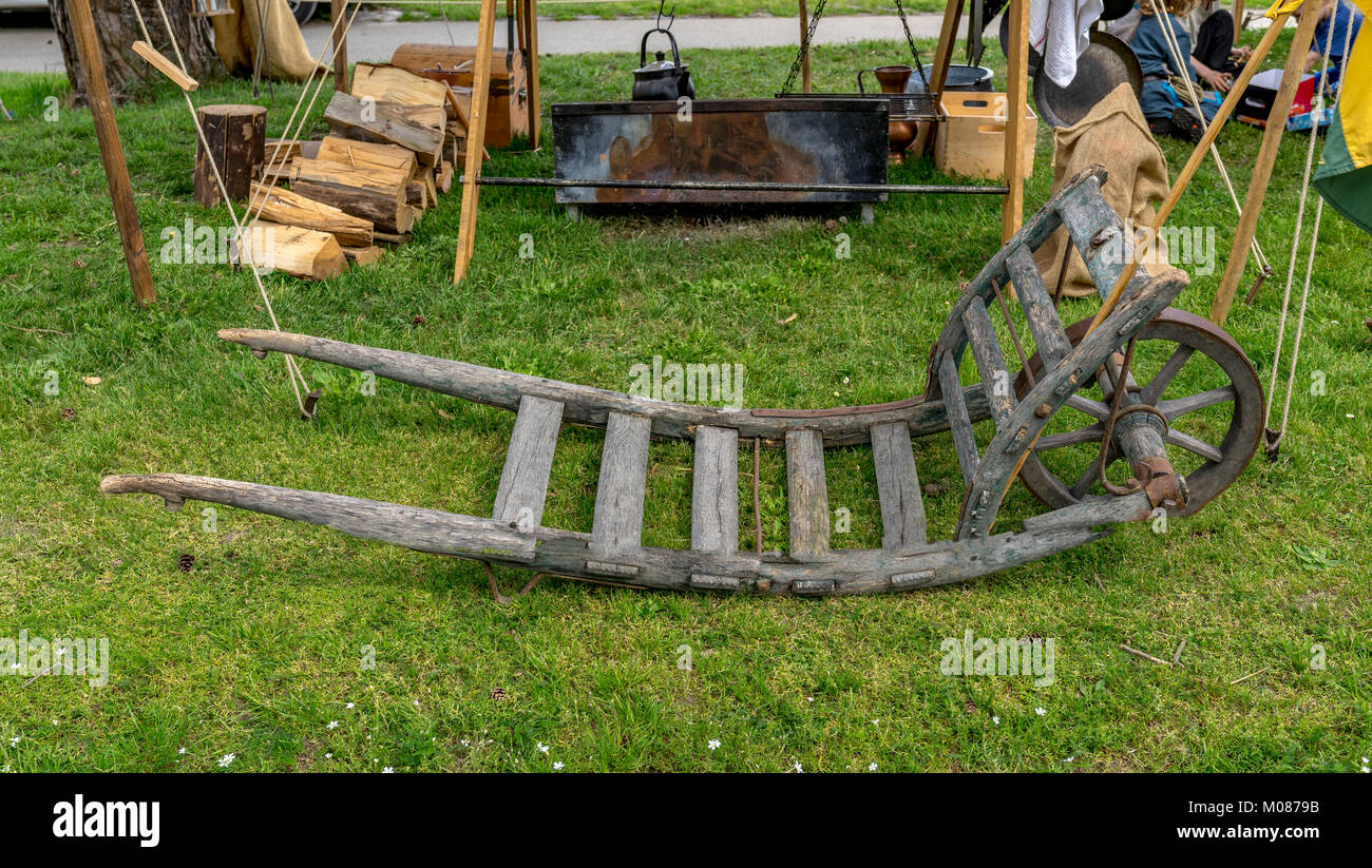 Medieval wheelbarrow in front of a campfire Stock Photo - Alamy
