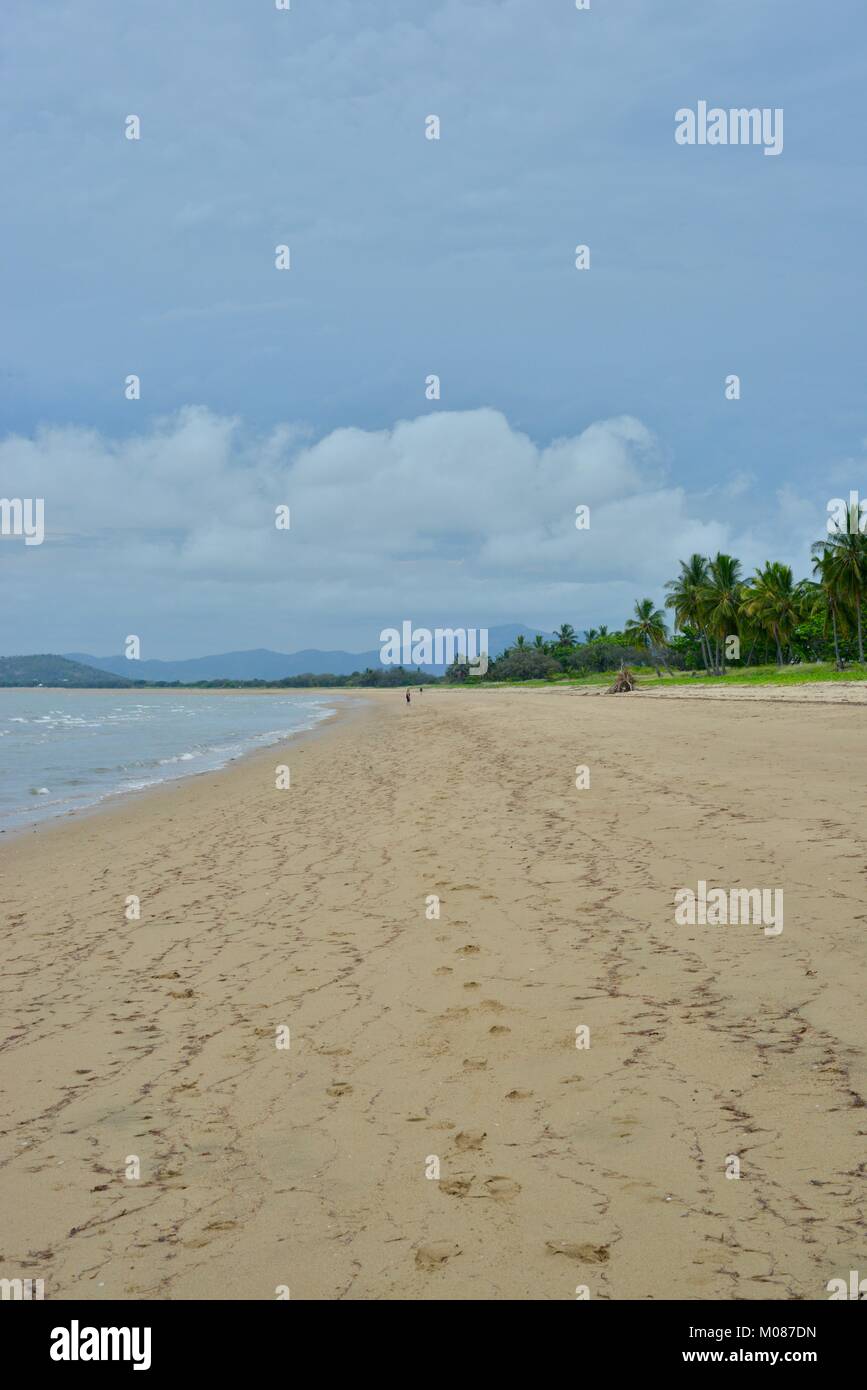Multiple footprints in sand hi-res stock photography and images - Alamy