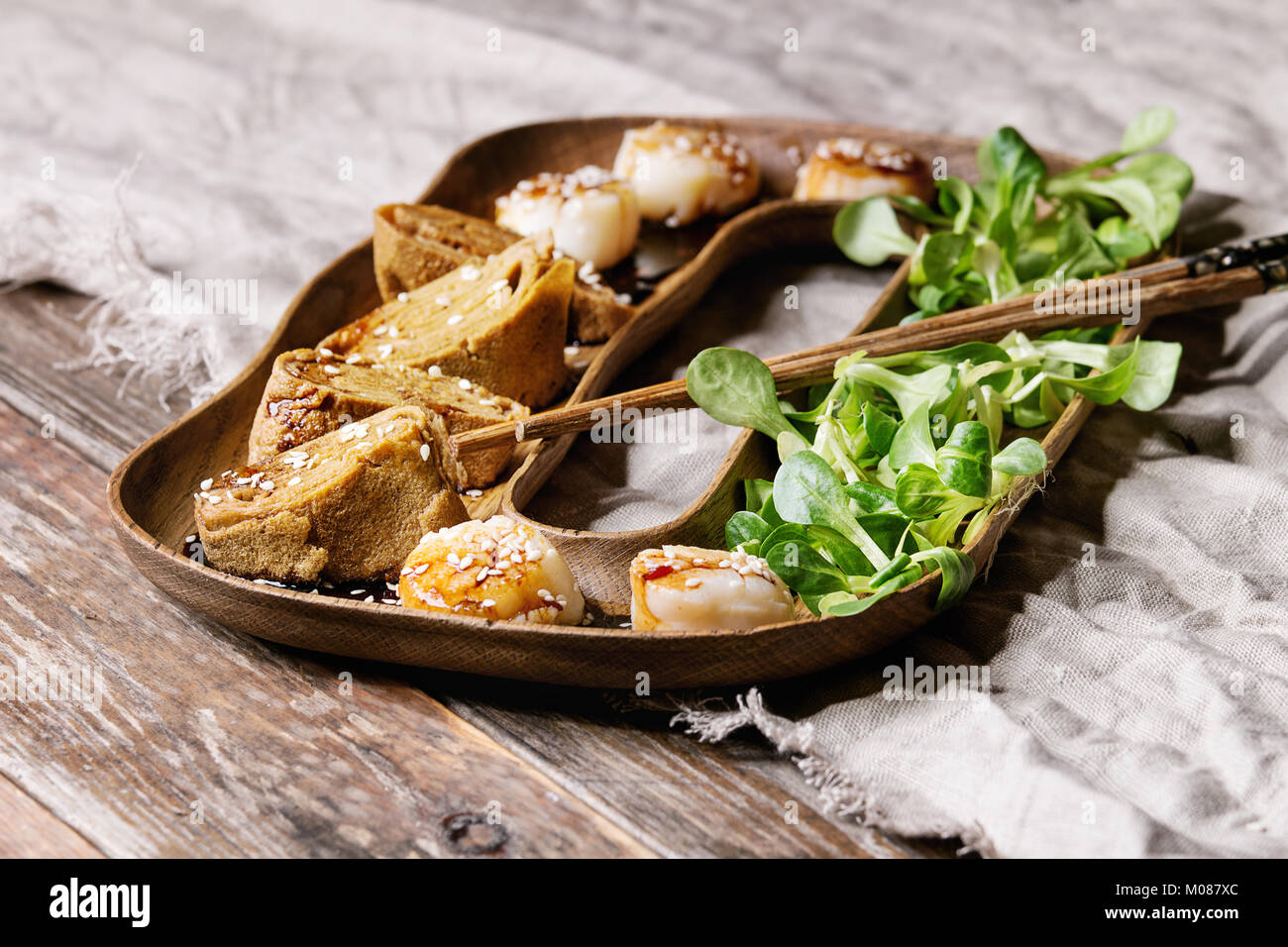 Asian style fried scallops Stock Photo - Alamy