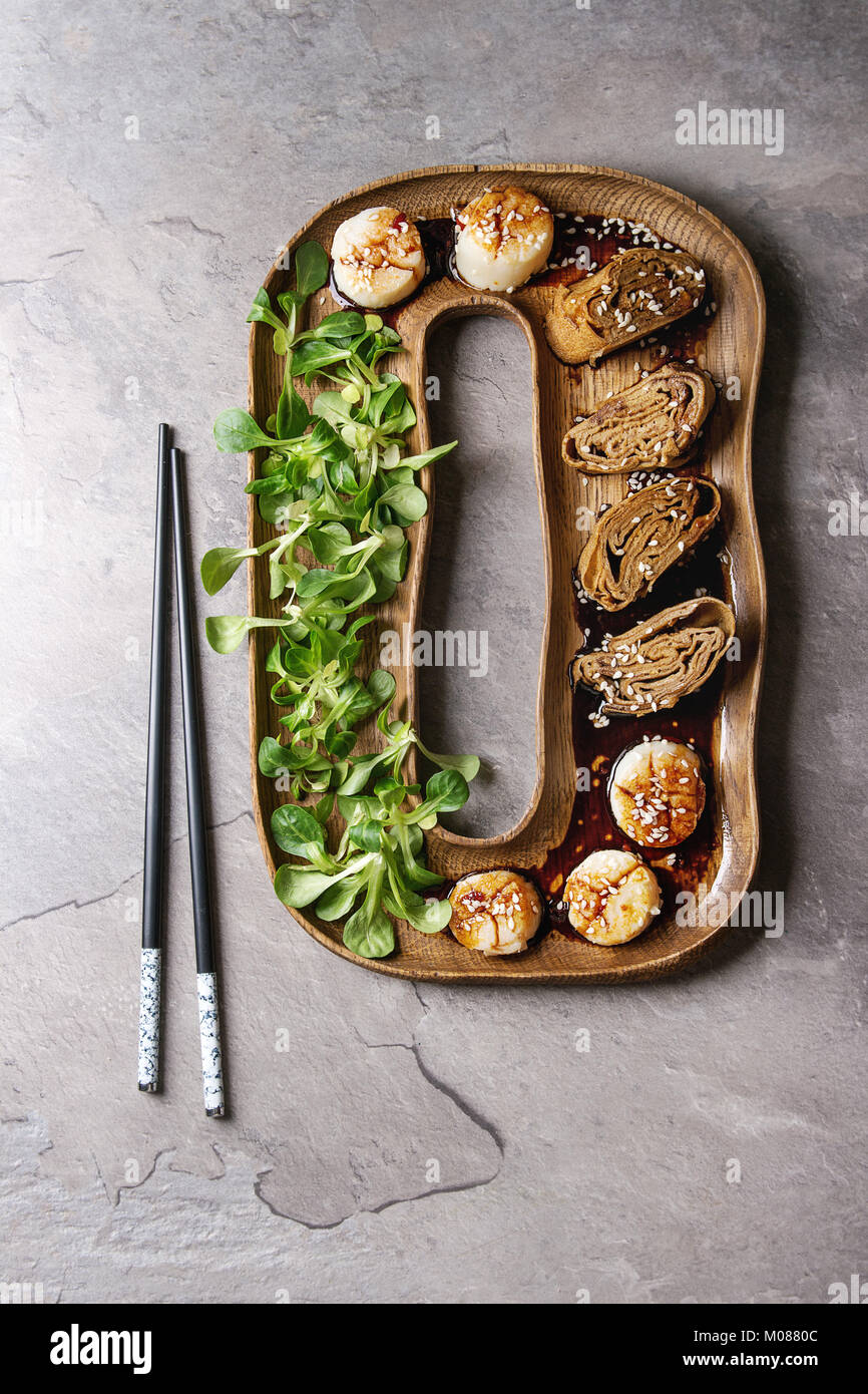 Asian style fried scallops Stock Photo - Alamy