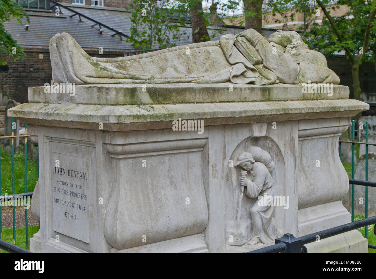 John bunyan grave hi-res stock photography and images - Alamy