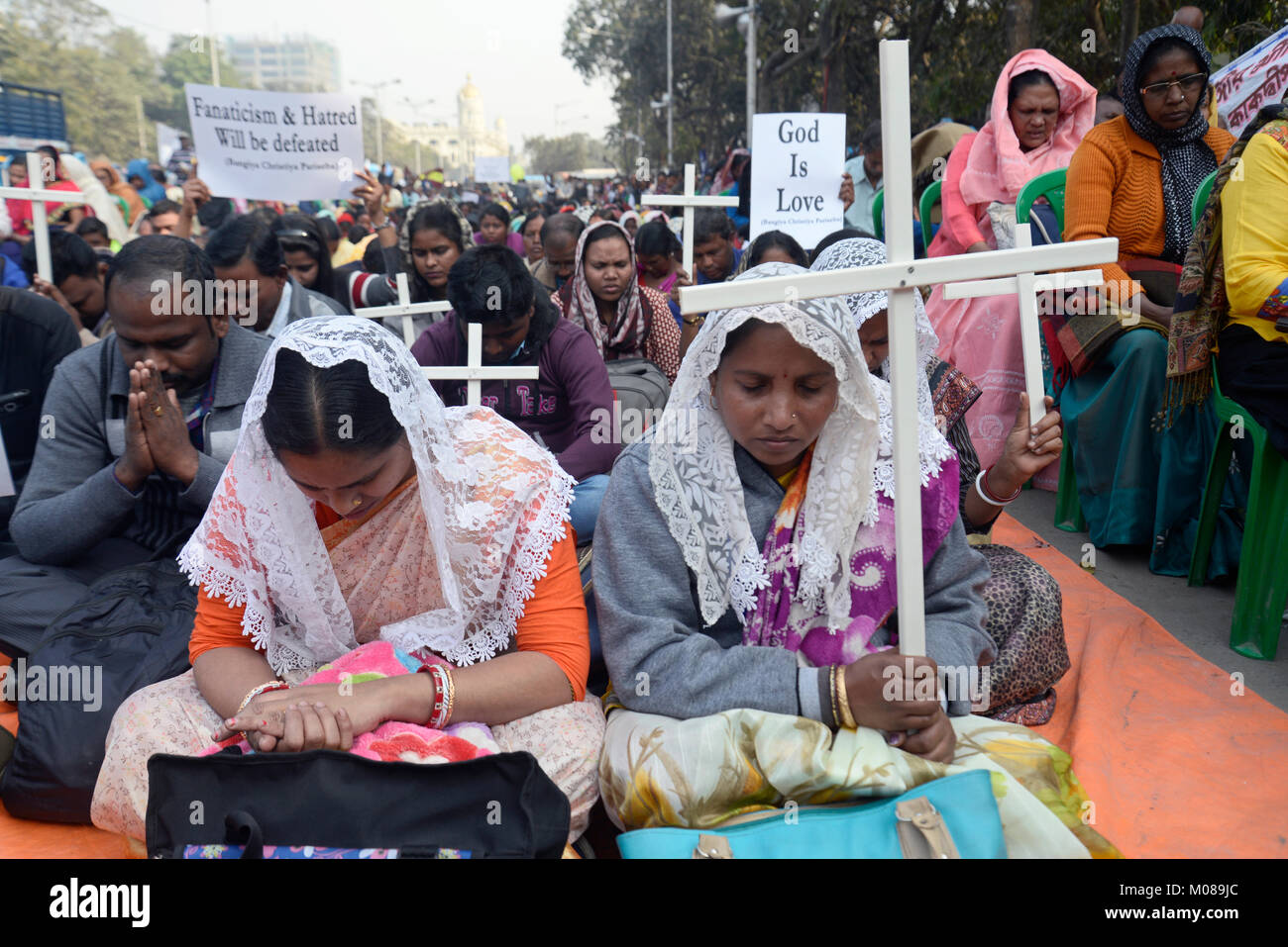 Kolkata, India. 19th Jan, 2018. Indian Christian prays during the All ...