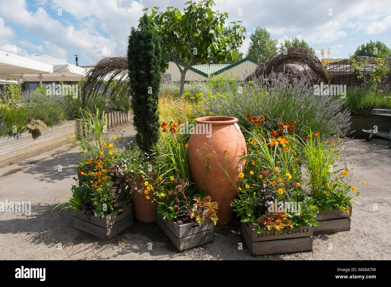 Burford garden centre hi-res stock photography and images - Alamy