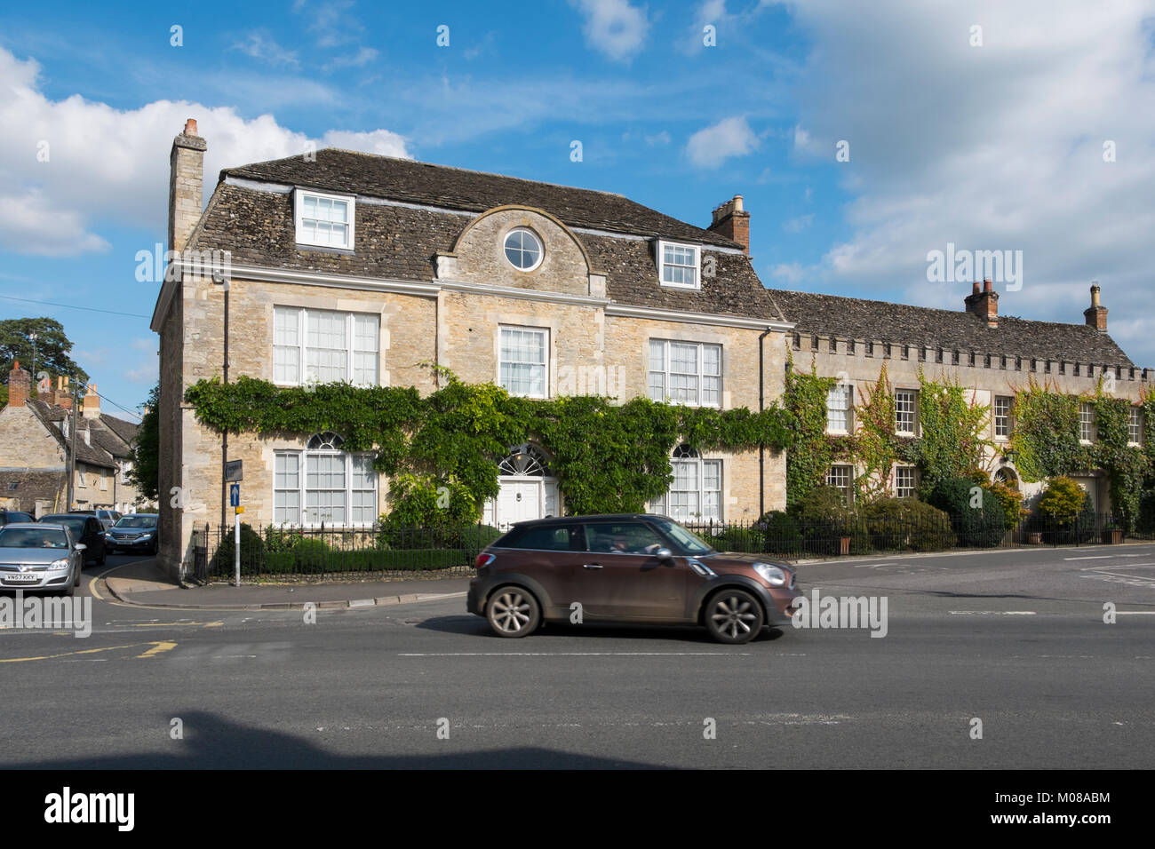 Houses in the market square in Lechlade in the Cotswolds ...