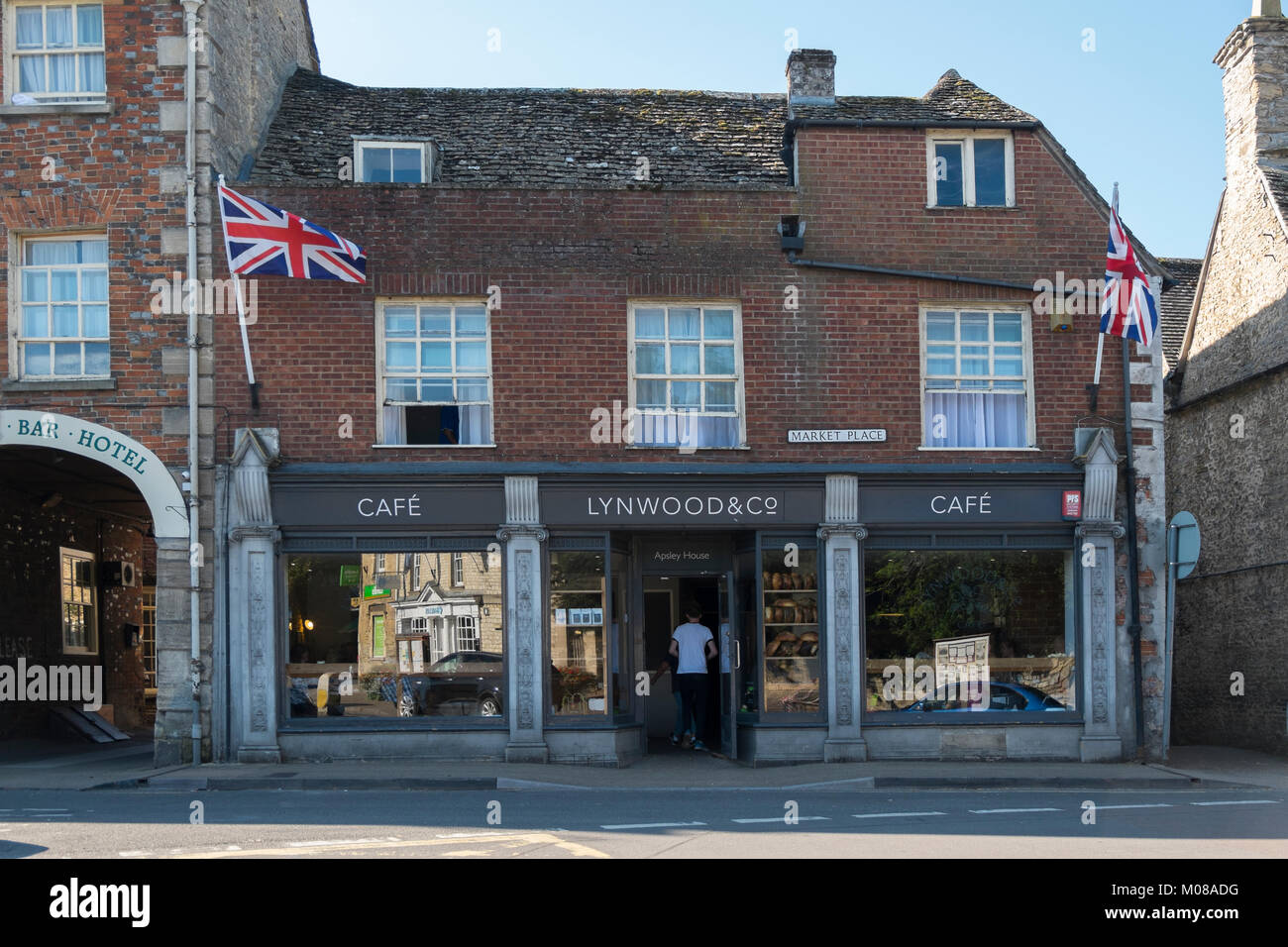 Lynwood & Co cafe in the market square in Lechlade in the Cotswolds ...