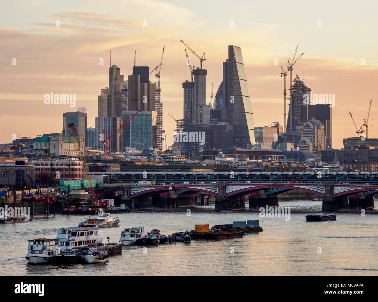 London english locations hi-res stock photography and images - Alamy