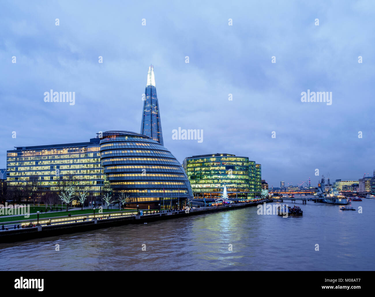 Modern Architecture by the Queens Walk and The Shard at twilight ...
