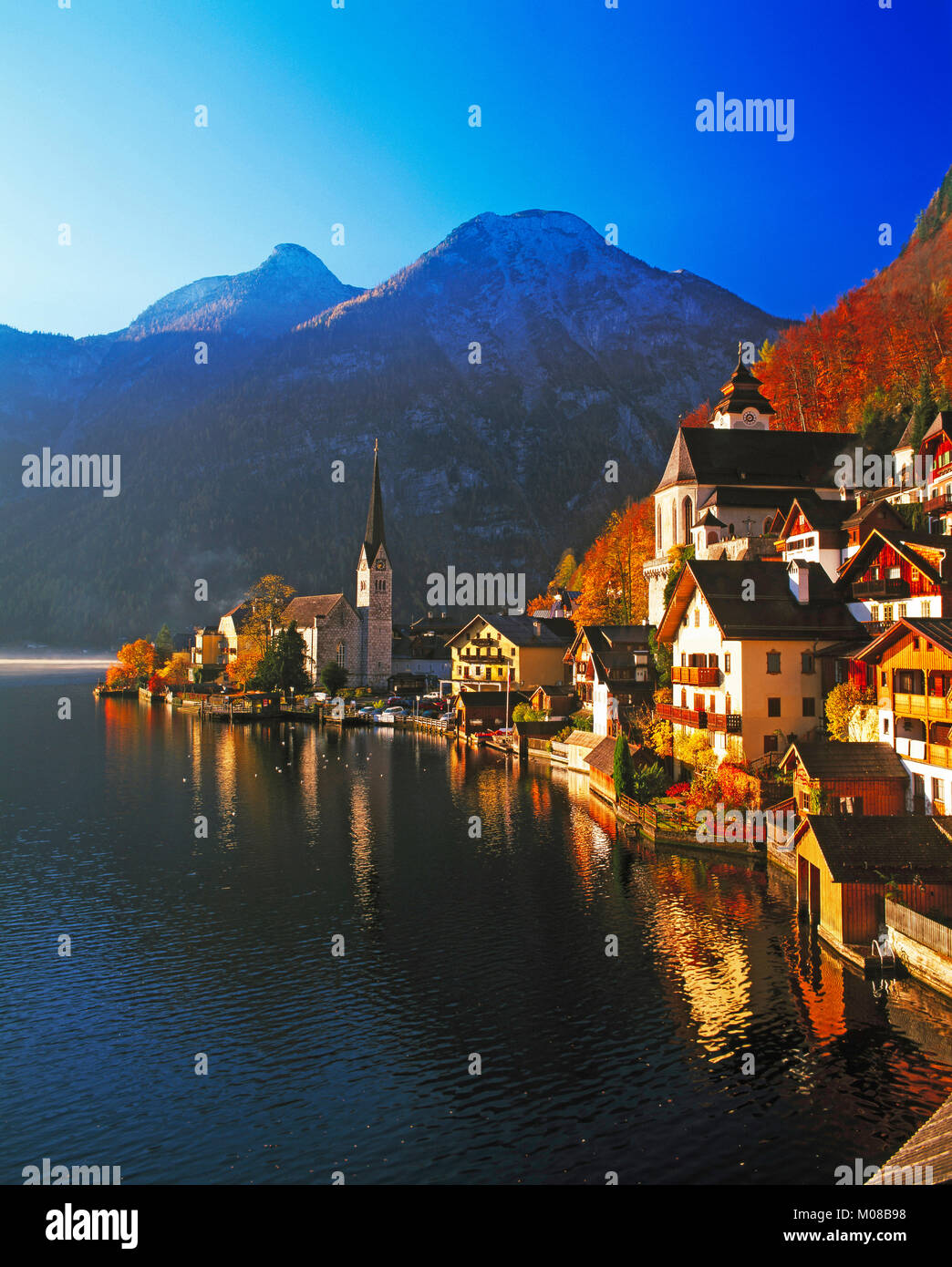 Hallstatt austria autumn hi-res stock photography and images - Alamy