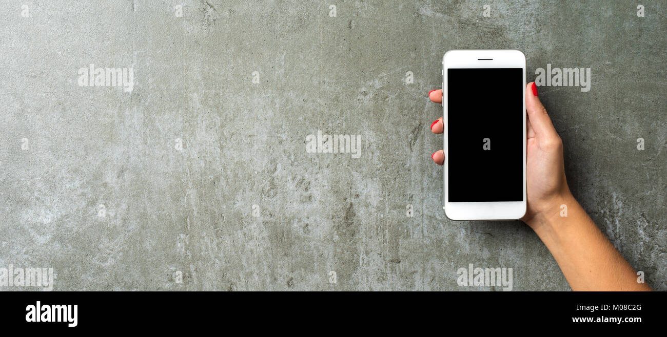 Black hand holding phone hi-res stock photography and images - Alamy