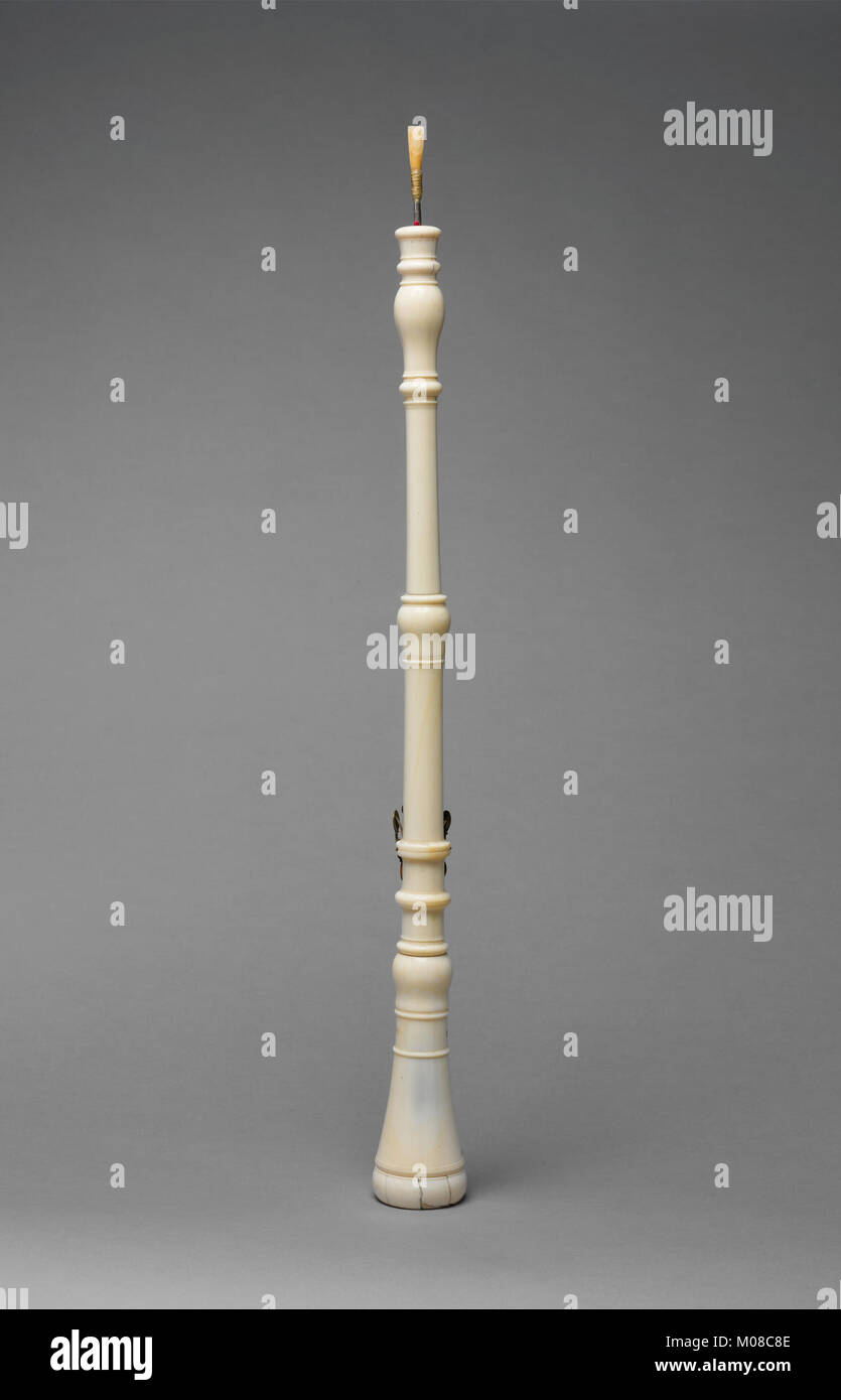 An oboe in C demonstrating orchestral and solo wind performance ...