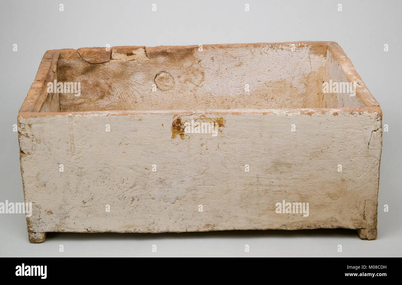 Linen chest reused hi-res stock photography and images - Alamy