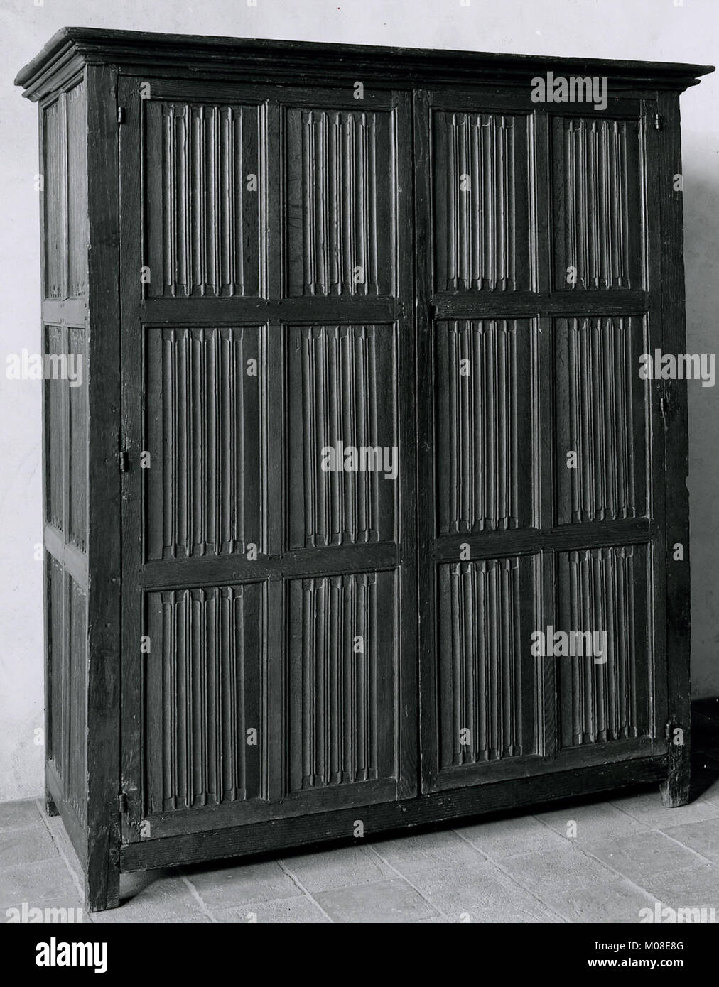 Linenfold hi-res stock photography and images - Alamy