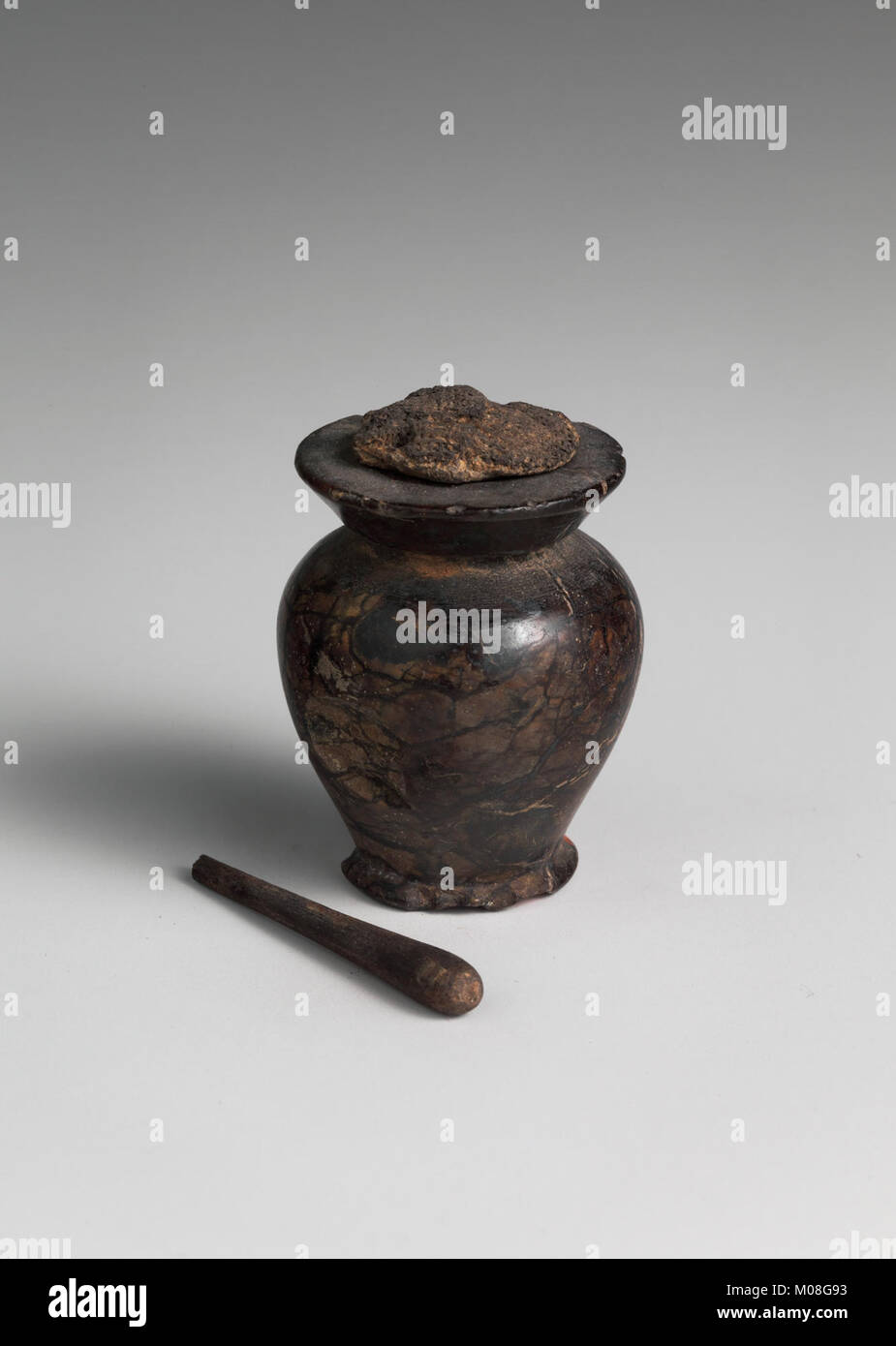 Kohl stick hi-res stock photography and images - Alamy