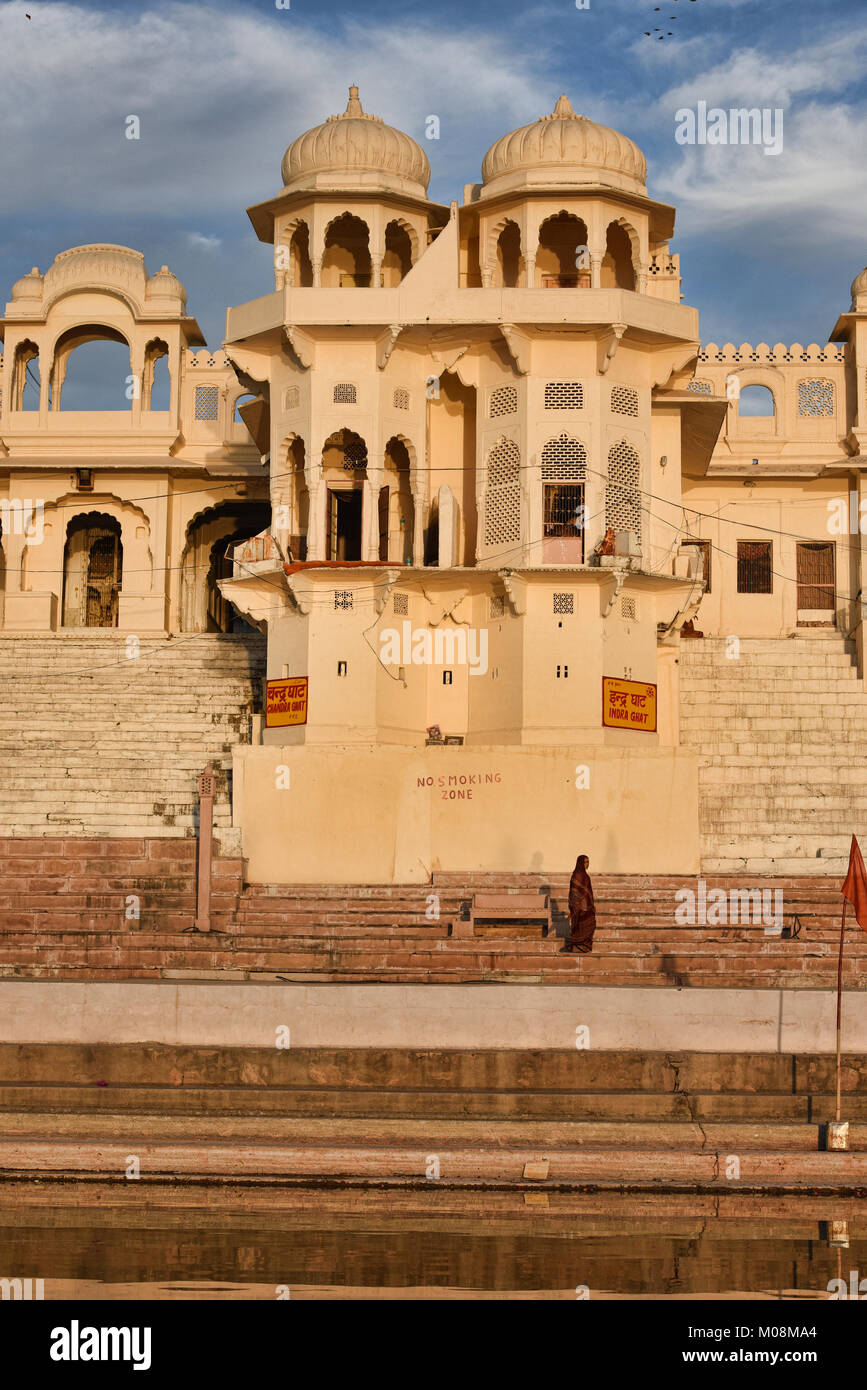 Stunning Gwalior Ghat at sunset, Pushkar, Rajasthan, India Stock Photo ...