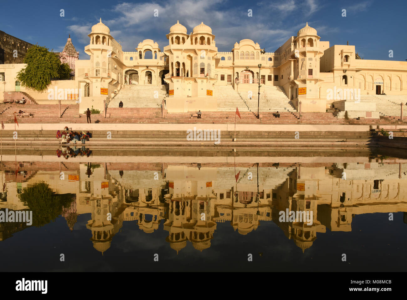 Pushkar bathing ghats hi-res stock photography and images - Alamy